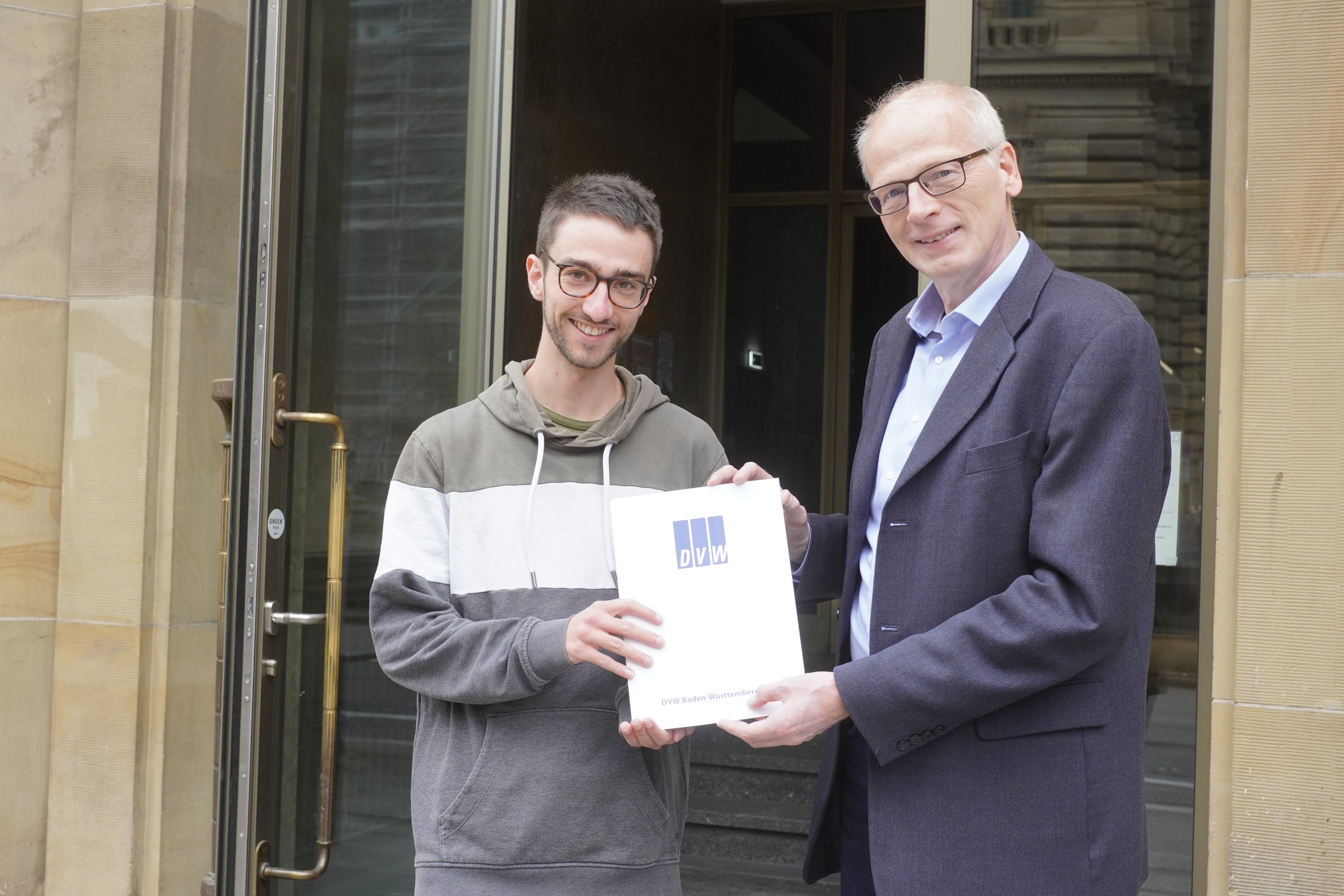 Johannes Sischka receives the 2024 Harbert Prize | HFT Stuttgart